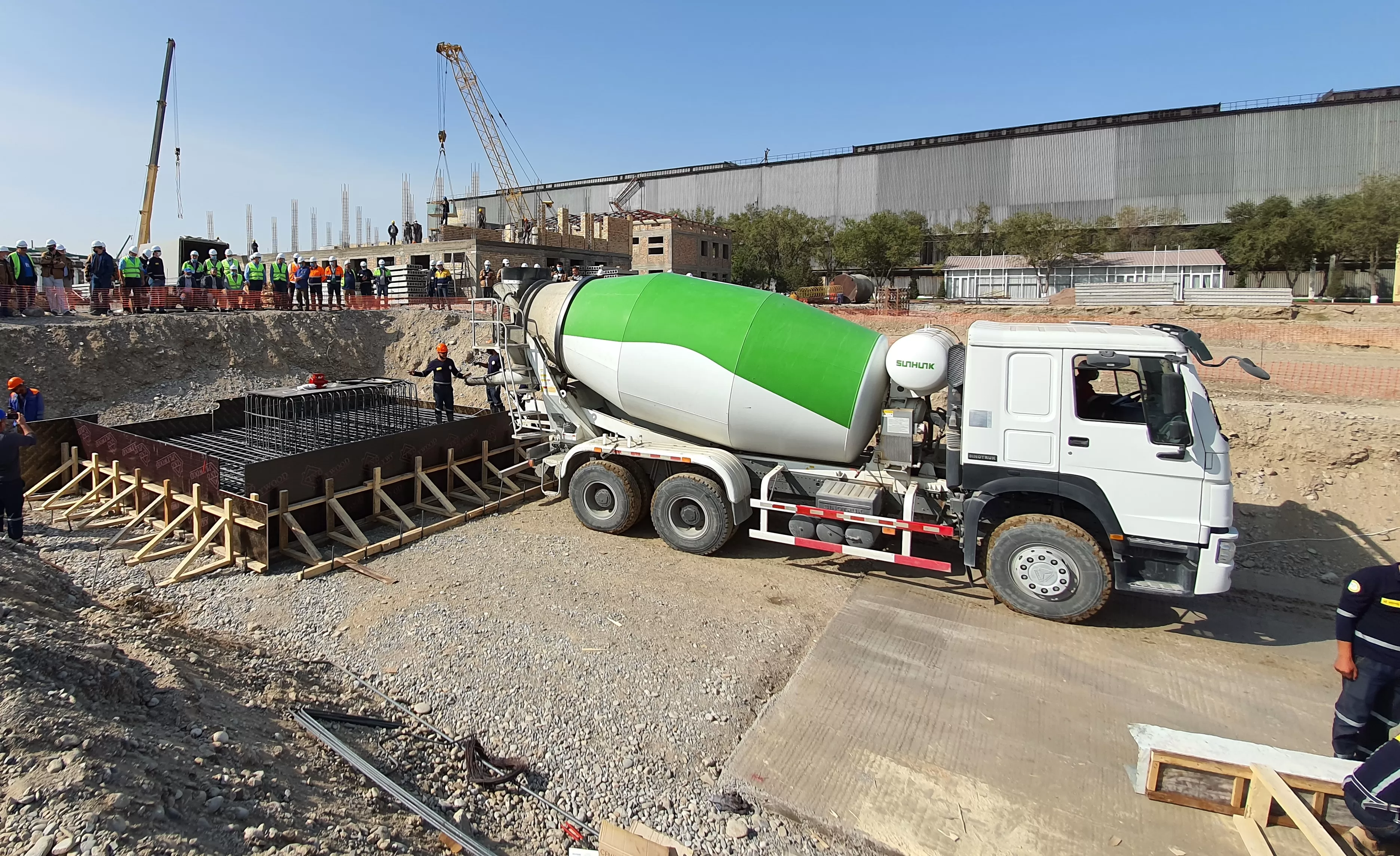 Uzmetkombinat Iron and Steel Casting and Rolling Factory - Rönesans